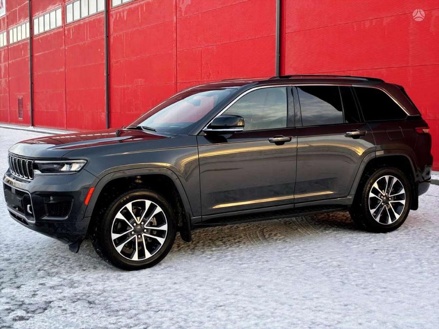 Grey Jeep Grand Cherokee 2022 in Telschi, with an engine capacity of 5.65 L and mileage of 111 thousand km for 45999 €, photo 8 on AUTOMOTO.COM.LV