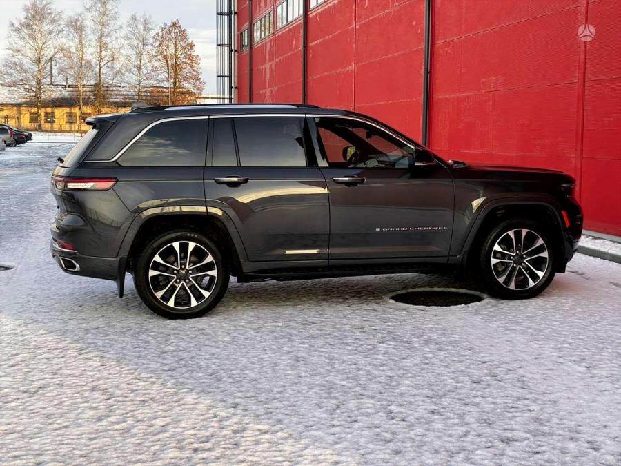 Grey Jeep Grand Cherokee 2022 in Telschi, with an engine capacity of 5.65 L and mileage of 111 thousand km for 45999 €, photo 13 on AUTOMOTO.COM.LV