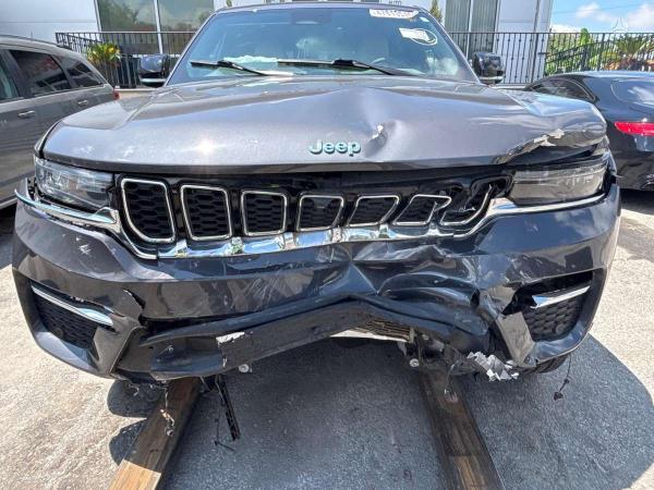 Pelēks Jeep Grand Cherokee 2022 Ukmergė, ar dzinēja tilpumu 2.00 L un nobraukumu 67 tūkst. km par 18499 €, foto 7 vietnē AUTOMOTO.COM.LV