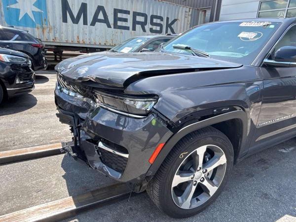 Pelēks Jeep Grand Cherokee 2022 Ukmergė, ar dzinēja tilpumu 2.00 L un nobraukumu 67 tūkst. km par 18499 €, foto 9 vietnē AUTOMOTO.COM.LV