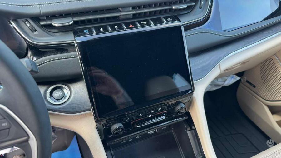 Pelēks Jeep Grand Cherokee 2022 Ukmergė, ar dzinēja tilpumu 2.00 L un nobraukumu 67 tūkst. km par 18499 €, foto 19 vietnē AUTOMOTO.COM.LV