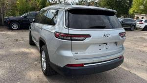 Pelēks Jeep Grand Cherokee 2022 Ukmergė, ar dzinēja tilpumu 3.60 L un nobraukumu 50 tūkst. km par 16999 €, foto  vietnē AUTOMOTO.COM.LV