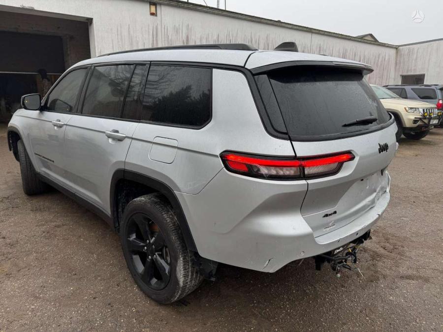 Grey Jeep Grand Cherokee 2023 in Utena, with an engine capacity of 3.60 L and mileage of 37 thousand km for 22900 €, photo 4 on AUTOMOTO.COM.LV