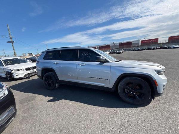 Pelēks Jeep Grand Cherokee 2023 Ukmergė, ar dzinēja tilpumu 3.60 L un nobraukumu 57 tūkst. km par 16999 €, foto 1 vietnē AUTOMOTO.COM.LV