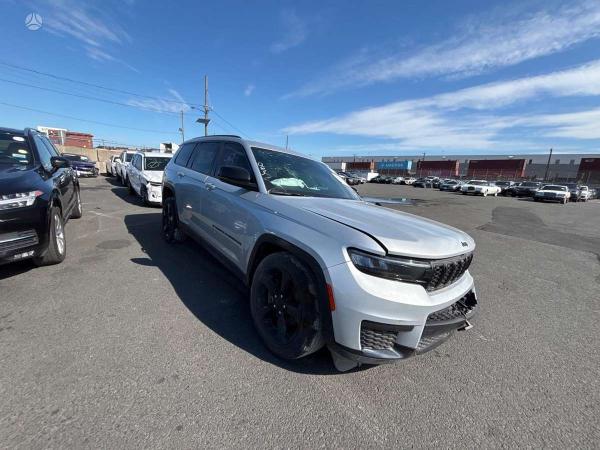 Pelēks Jeep Grand Cherokee 2023 Ukmergė, ar dzinēja tilpumu 3.60 L un nobraukumu 57 tūkst. km par 16999 €, foto 2 vietnē AUTOMOTO.COM.LV