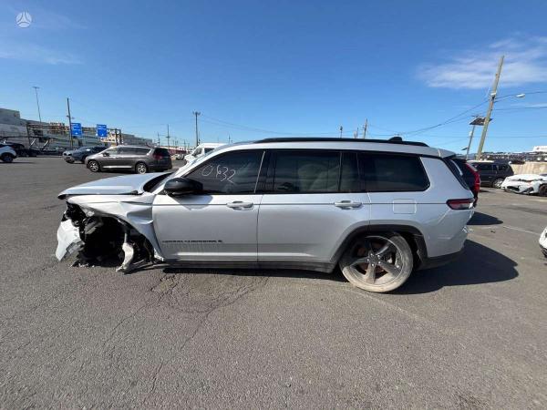 Pelēks Jeep Grand Cherokee 2023 Ukmergė, ar dzinēja tilpumu 3.60 L un nobraukumu 57 tūkst. km par 16999 €, foto 4 vietnē AUTOMOTO.COM.LV