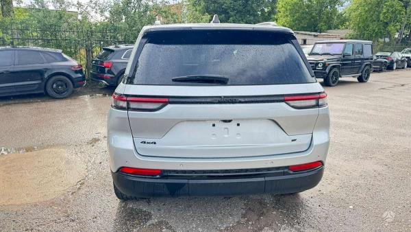 Grey Jeep Grand Cherokee 2023 in Ukmerge, with an engine capacity of 3.60 L and mileage of 61 thousand km for 16990 €, photo 2 on AUTOMOTO.COM.LV