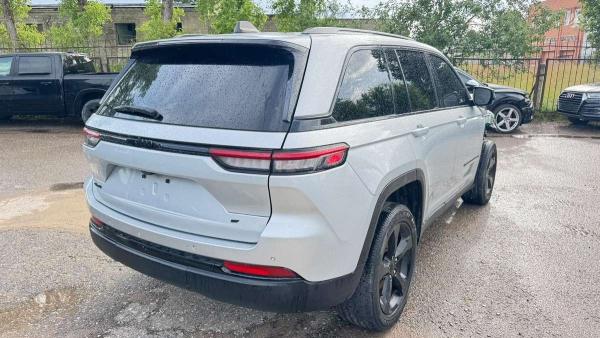 Grey Jeep Grand Cherokee 2023 in Ukmerge, with an engine capacity of 3.60 L and mileage of 61 thousand km for 16990 €, photo 3 on AUTOMOTO.COM.LV