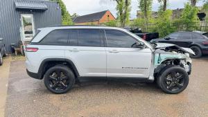 Grey Jeep Grand Cherokee 2023 in Ukmerge, with an engine capacity of 3.60 L and mileage of 61 thousand km for 16990 €, photo 5 on AUTOMOTO.COM.LV