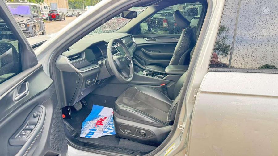 Grey Jeep Grand Cherokee 2023 in Ukmerge, with an engine capacity of 3.60 L and mileage of 61 thousand km for 16990 €, photo 13 on AUTOMOTO.COM.LV