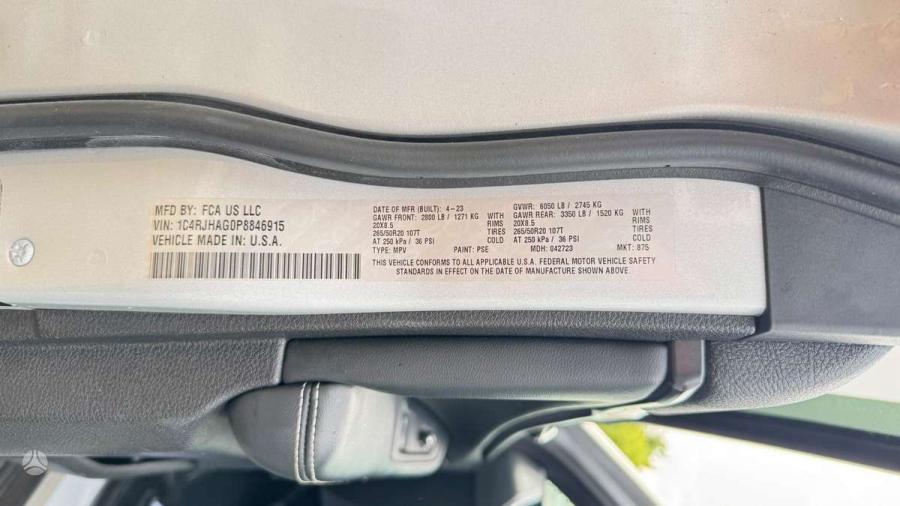 Grey Jeep Grand Cherokee 2023 in Ukmerge, with an engine capacity of 3.60 L and mileage of 61 thousand km for 16990 €, photo 19 on AUTOMOTO.COM.LV