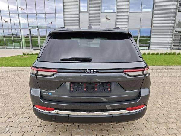 Grey Jeep Grand Cherokee 2023 in Siauliai, with an engine capacity of 2.00 L and mileage of 91 thousand km for 27900 €, photo 6 on AUTOMOTO.COM.LV