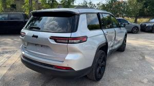 Grey Jeep Grand Cherokee 2023 in Ukmerge, with an engine capacity of 3.60 L and mileage of 51 thousand km for 20999 €, photo 8 on AUTOMOTO.COM.LV