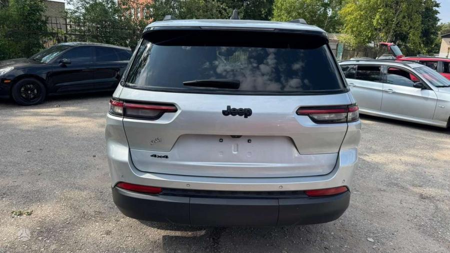 Grey Jeep Grand Cherokee 2023 in Ukmerge, with an engine capacity of 3.60 L and mileage of 51 thousand km for 20999 €, photo 9 on AUTOMOTO.COM.LV