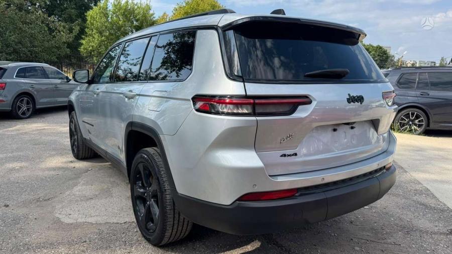 Grey Jeep Grand Cherokee 2023 in Ukmerge, with an engine capacity of 3.60 L and mileage of 51 thousand km for 20999 €, photo 10 on AUTOMOTO.COM.LV