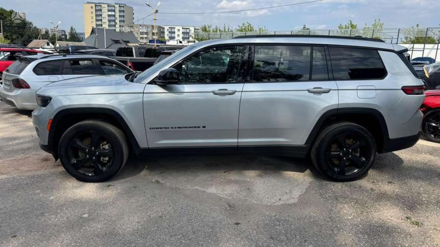 Grey Jeep Grand Cherokee 2023 in Ukmerge, with an engine capacity of 3.60 L and mileage of 51 thousand km for 20999 €, photo 11 on AUTOMOTO.COM.LV