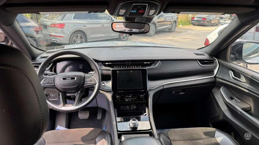 Grey Jeep Grand Cherokee 2023 in Ukmerge, with an engine capacity of 3.60 L and mileage of 51 thousand km for 20999 €, photo 18 on AUTOMOTO.COM.LV