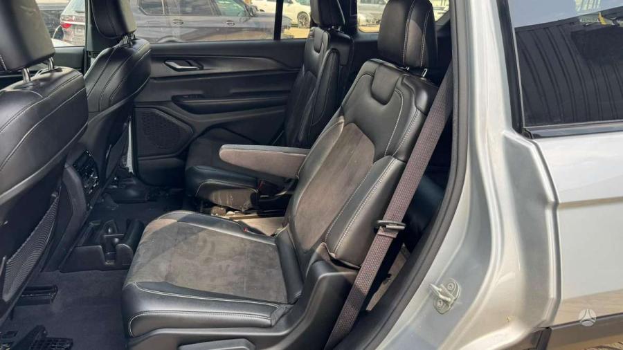 Grey Jeep Grand Cherokee 2023 in Ukmerge, with an engine capacity of 3.60 L and mileage of 51 thousand km for 20999 €, photo 19 on AUTOMOTO.COM.LV