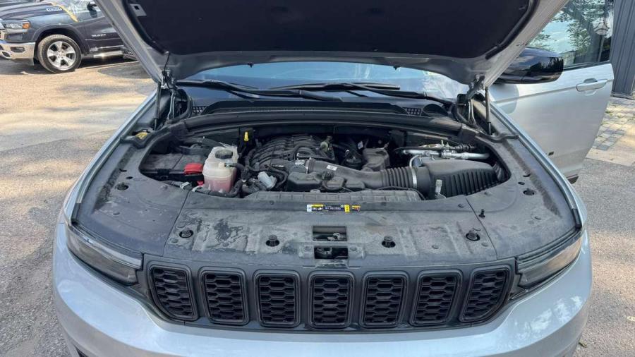 Grey Jeep Grand Cherokee 2023 in Ukmerge, with an engine capacity of 3.60 L and mileage of 51 thousand km for 20999 €, photo 22 on AUTOMOTO.COM.LV