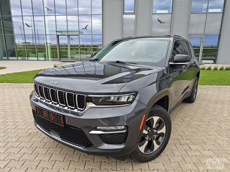 Pelēks Jeep Grand Cherokee 2023 Šauļi, ar dzinēja tilpumu 2.00 L un nobraukumu 91 tūkst. km par 27700 €, foto 1 vietnē AUTOMOTO.COM.LV
