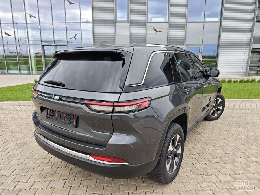 Pelēks Jeep Grand Cherokee 2023 Šauļi, ar dzinēja tilpumu 2.00 L un nobraukumu 91 tūkst. km par 27700 €, foto 6 vietnē AUTOMOTO.COM.LV