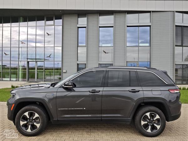 Grey Jeep Grand Cherokee 2023 in Siauliai, with an engine capacity of 2.00 L and mileage of 91 thousand km for 27700 €, photo 8 on AUTOMOTO.COM.LV