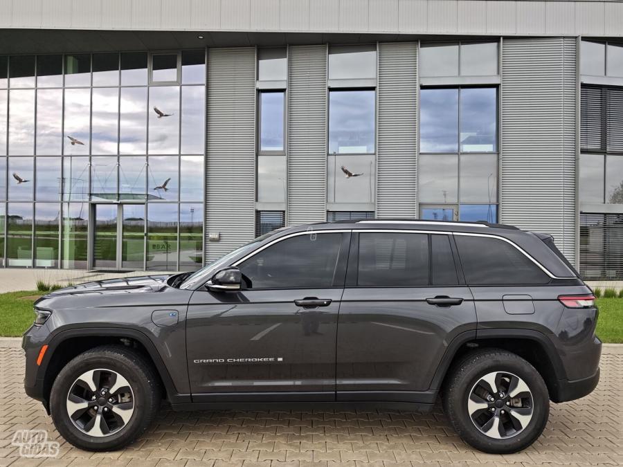 Pelēks Jeep Grand Cherokee 2023 Šauļi, ar dzinēja tilpumu 2.00 L un nobraukumu 91 tūkst. km par 27700 €, foto 9 vietnē AUTOMOTO.COM.LV