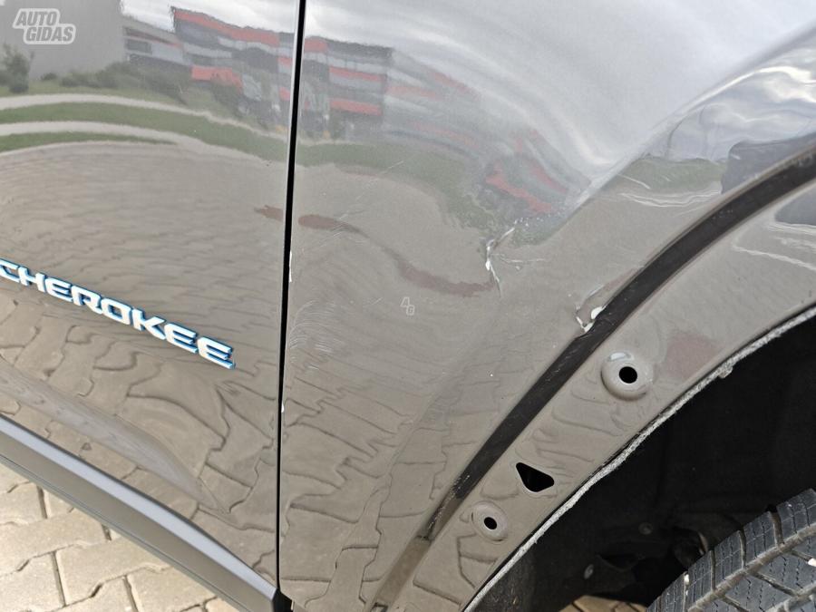 Pelēks Jeep Grand Cherokee 2023 Šauļi, ar dzinēja tilpumu 2.00 L un nobraukumu 91 tūkst. km par 27700 €, foto 12 vietnē AUTOMOTO.COM.LV