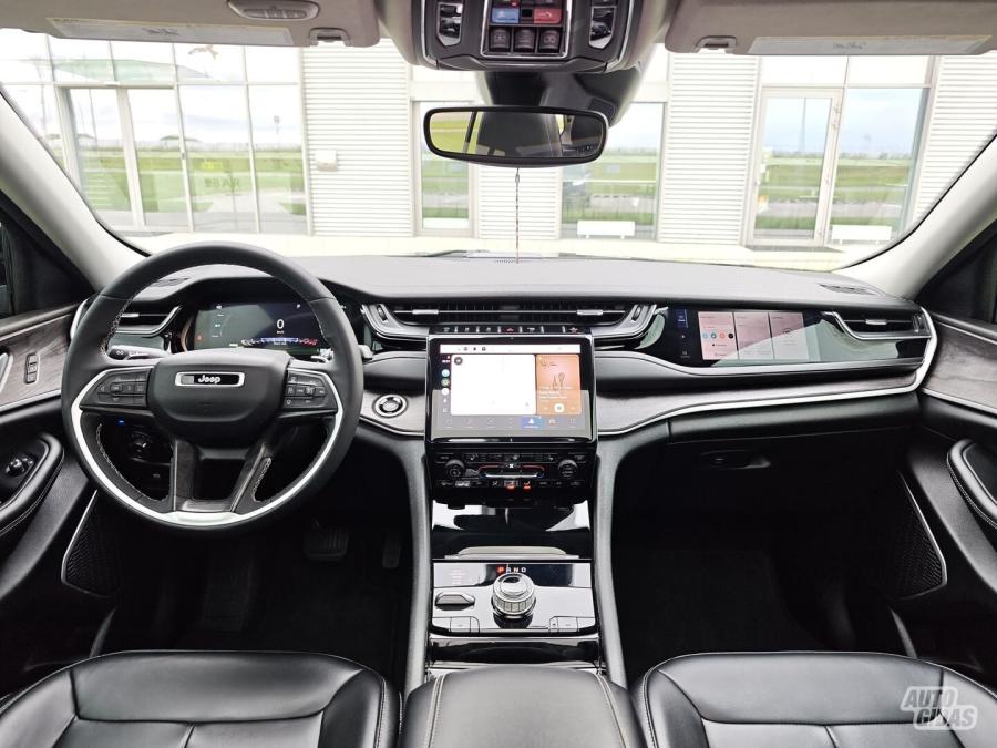 Pelēks Jeep Grand Cherokee 2023 Šauļi, ar dzinēja tilpumu 2.00 L un nobraukumu 91 tūkst. km par 27700 €, foto 18 vietnē AUTOMOTO.COM.LV