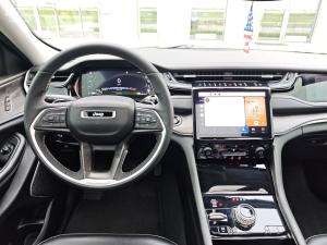 Pelēks Jeep Grand Cherokee 2023 Šauļi, ar dzinēja tilpumu 2.00 L un nobraukumu 91 tūkst. km par 27700 €, foto 19 vietnē AUTOMOTO.COM.LV