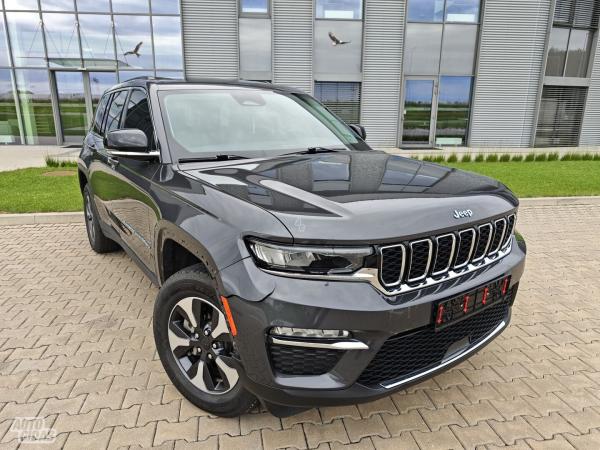 Grey Jeep Grand Cherokee 2023 in Siauliai, with an engine capacity of 2.00 L and mileage of 91 thousand km for 27700 €, photo 3 on AUTOMOTO.COM.LV
