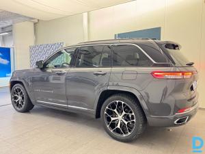Pelēks Jeep Grand Cherokee 2025 Rīga, ar dzinēja tilpumu 2.00 L un nobraukumu 5 tūkst. km par 70990 €, foto 2 vietnē AUTOMOTO.COM.LV