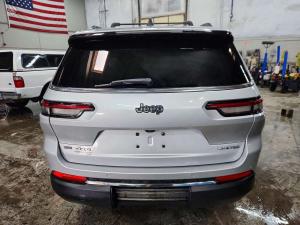 Grey Jeep Grand Cherokee 2021 in Kaunas, with an engine capacity of 3.60 L and mileage of 128 thousand km for 17080 €, photo 5 on AUTOMOTO.COM.LV