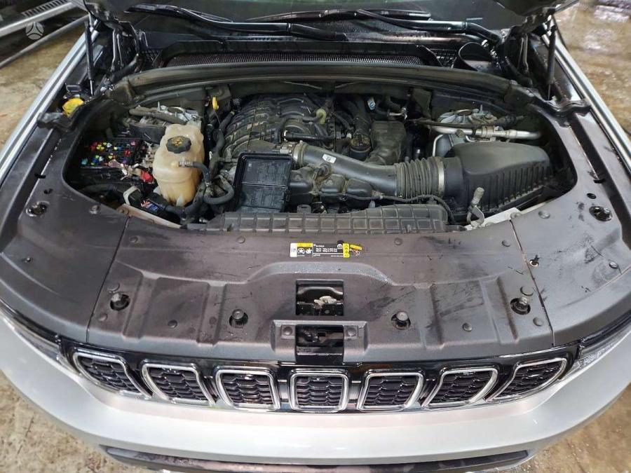 Grey Jeep Grand Cherokee 2021 in Kaunas, with an engine capacity of 3.60 L and mileage of 128 thousand km for 17080 €, photo 6 on AUTOMOTO.COM.LV