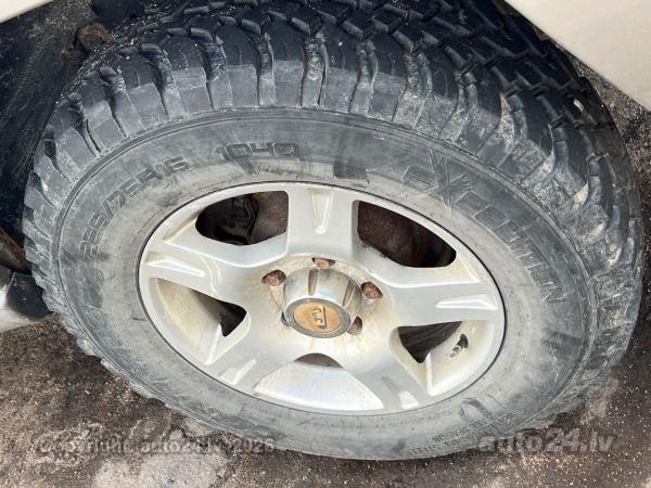 Grey Jeep Grand Cherokee 2000 in Narva, with an engine capacity of 3.10 L and mileage of 0 thousand km for 999 €, photo 5 on AUTOMOTO.COM.LV