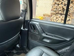 Pelēks Jeep Grand Cherokee 2002 Elva, ar dzinēja tilpumu 2.70 L un nobraukumu 390 tūkst. km par 4575 €, foto 7 vietnē AUTOMOTO.COM.LV