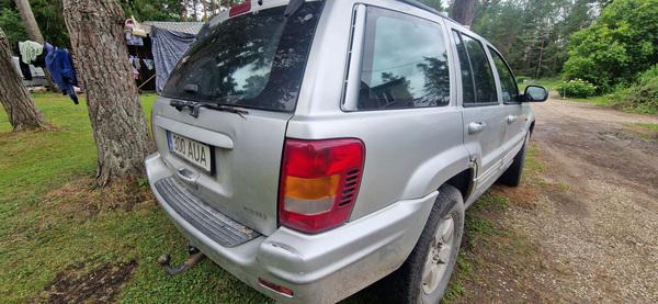 Pelēks Jeep Grand Cherokee 2004 Hāpsalu, ar dzinēja tilpumu 2.70 L un nobraukumu 416 tūkst. km par 3350 €, foto 5 vietnē AUTOMOTO.COM.LV