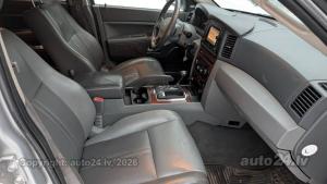 Grey Jeep Grand Cherokee 2006 in Tallinn, with an engine capacity of 3.00 L and mileage of 435 thousand km for 7200 €, photo 8 on AUTOMOTO.COM.LV