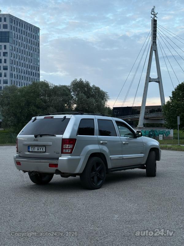 Grey Jeep Grand Cherokee 2007 in Tartu, with an engine capacity of 5.70 L and mileage of 230 thousand km for 3900 €, photo 6 on AUTOMOTO.COM.LV