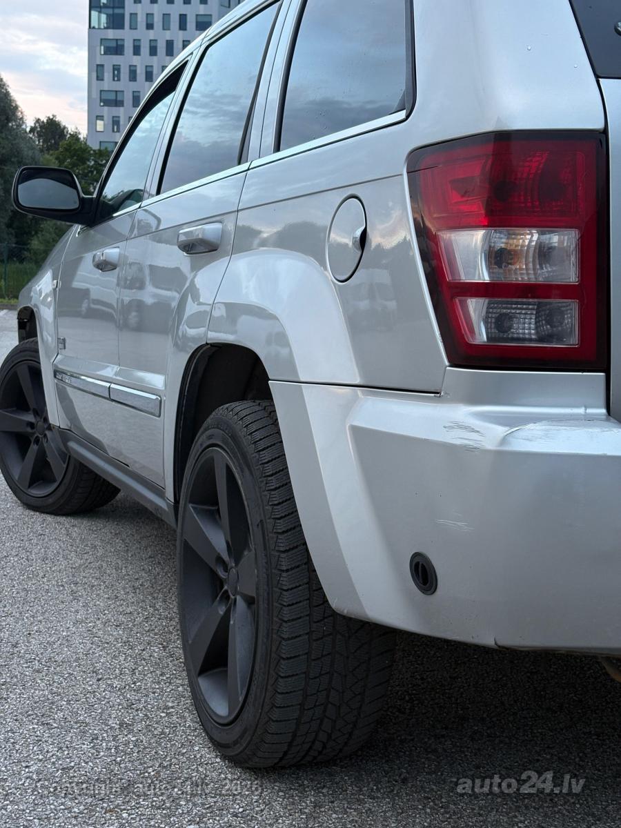 Pelēks Jeep Grand Cherokee 2007 Tartu, ar dzinēja tilpumu 5.70 L un nobraukumu 230 tūkst. km par 3900 €, foto 12 vietnē AUTOMOTO.COM.LV