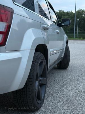 Pelēks Jeep Grand Cherokee 2007 Tartu, ar dzinēja tilpumu 5.70 L un nobraukumu 230 tūkst. km par 3900 €, foto 13 vietnē AUTOMOTO.COM.LV