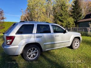 Pelēks Jeep Grand Cherokee 2007 Tallina, ar dzinēja tilpumu 3.00 L un nobraukumu 300 tūkst. km par 4200 €, foto 4 vietnē AUTOMOTO.COM.LV
