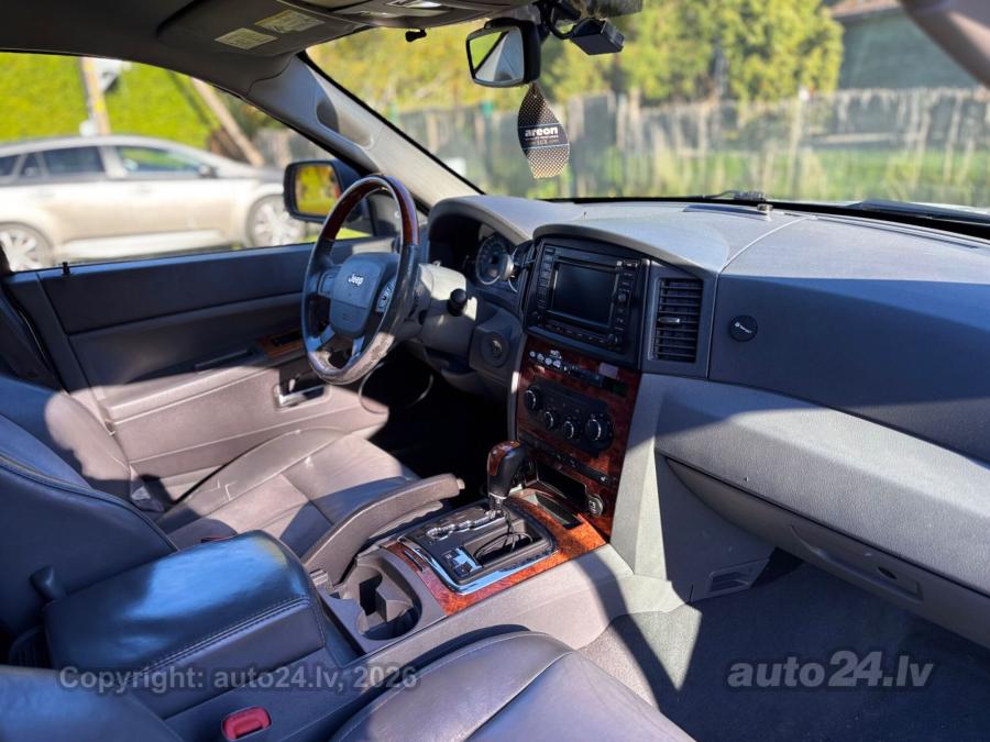 Pelēks Jeep Grand Cherokee 2007 Tallina, ar dzinēja tilpumu 3.00 L un nobraukumu 300 tūkst. km par 4200 €, foto 7 vietnē AUTOMOTO.COM.LV