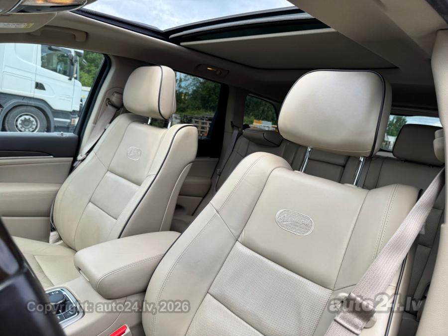 Pelēks Jeep Grand Cherokee 2016 Tallina, ar dzinēja tilpumu 3.00 L un nobraukumu 183 tūkst. km par 12900 €, foto 6 vietnē AUTOMOTO.COM.LV