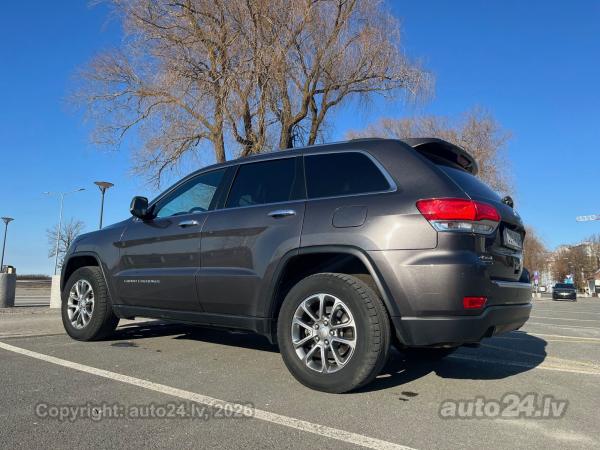 Grey Jeep Grand Cherokee 2017 in Tallinn, with an engine capacity of 3.00 L and mileage of 159 thousand km for 19900 €, photo 8 on AUTOMOTO.COM.LV