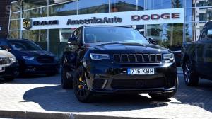 Pelēks Jeep Grand Cherokee 2018 Tallina, ar dzinēja tilpumu 6.20 L un nobraukumu 130 tūkst. km par 79000 €, foto  vietnē AUTOMOTO.COM.LV