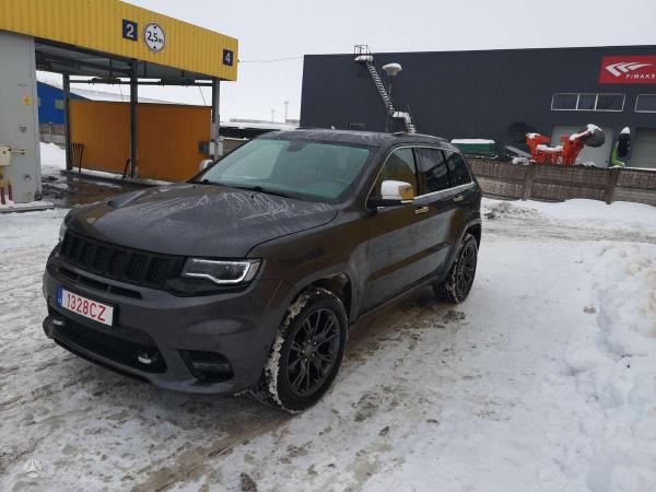 Pelēks Jeep Grand Cherokee 2019 Šauļi, ar dzinēja tilpumu 3.60 L un nobraukumu 200 tūkst. km par 21900 €, foto 2 vietnē AUTOMOTO.COM.LV