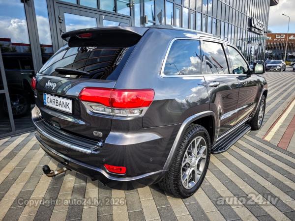 Jeep Grand Cherokee 2019 Tallina vietnē Pelēks Jeep Grand Cherokee 2019 Tallina, ar dzinēja tilpumu 3.00 L un nobraukumu 161 tūkst. km par 26500 €, foto 7 vietnē AUTOMOTO.COM.LV