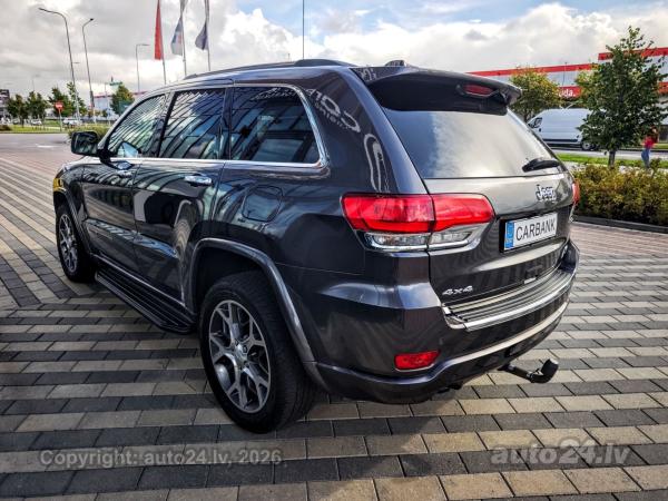 Jeep Grand Cherokee 2019 Tallina vietnē Pelēks Jeep Grand Cherokee 2019 Tallina, ar dzinēja tilpumu 3.00 L un nobraukumu 161 tūkst. km par 26500 €, foto 9 vietnē AUTOMOTO.COM.LV