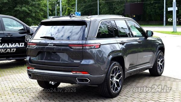 Grey Jeep Grand Cherokee 2026 in Tallinn, with an engine capacity of 2.00 L and mileage of 0 thousand km for 74400 €, photo 3 on AUTOMOTO.COM.LV